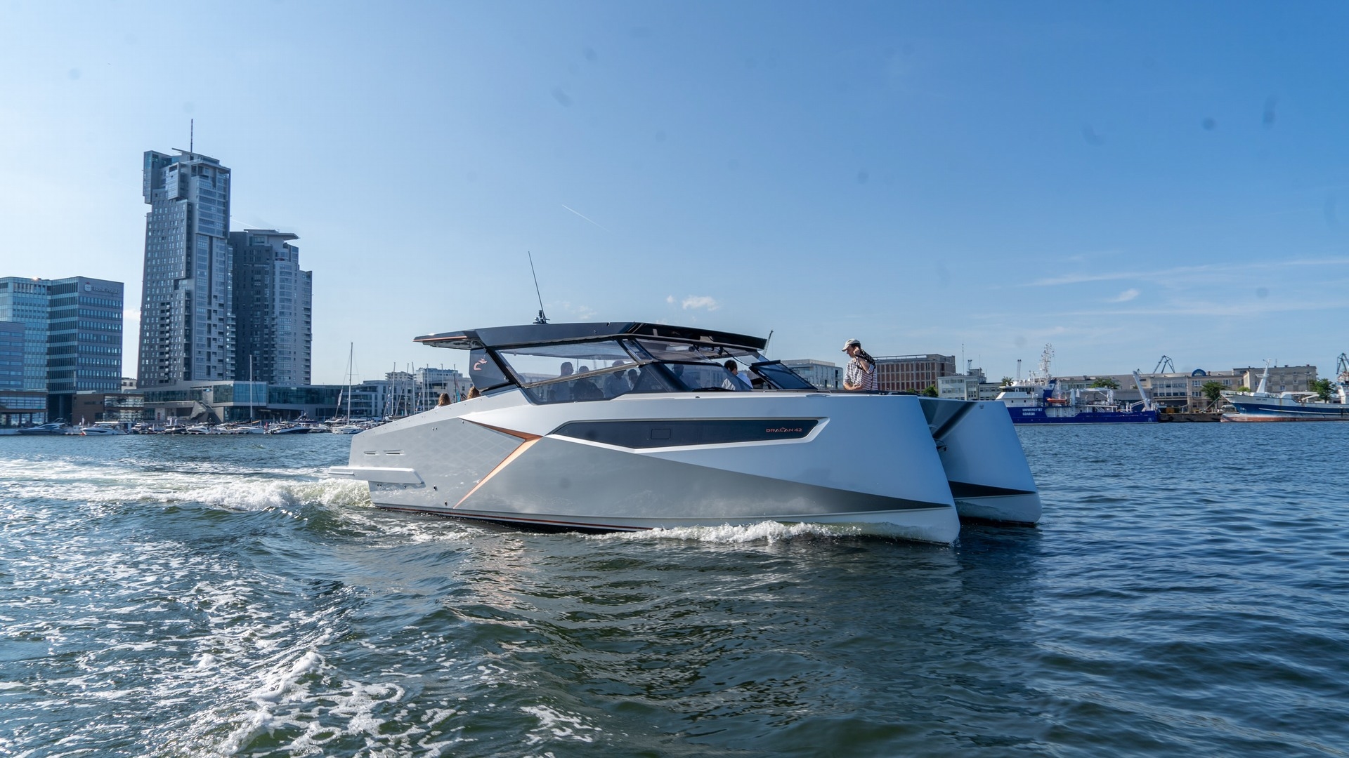 Dracan 42 - Review, Specifications & Price